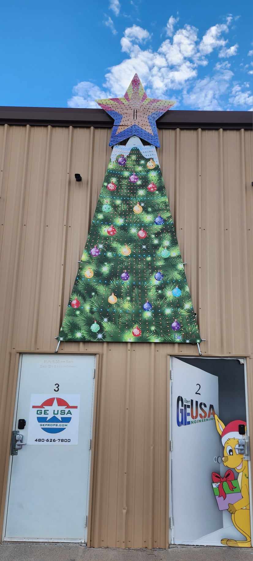 Exciting IMPRESSION Flat Mega Trees with Star Topper